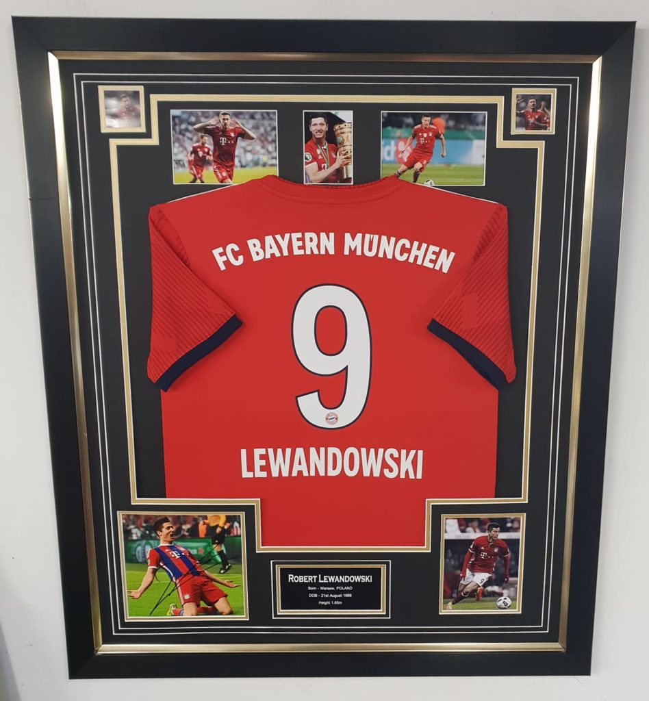 Robert Lewandowski signed photo with Bayern Munchen FC Shirt Framed ...